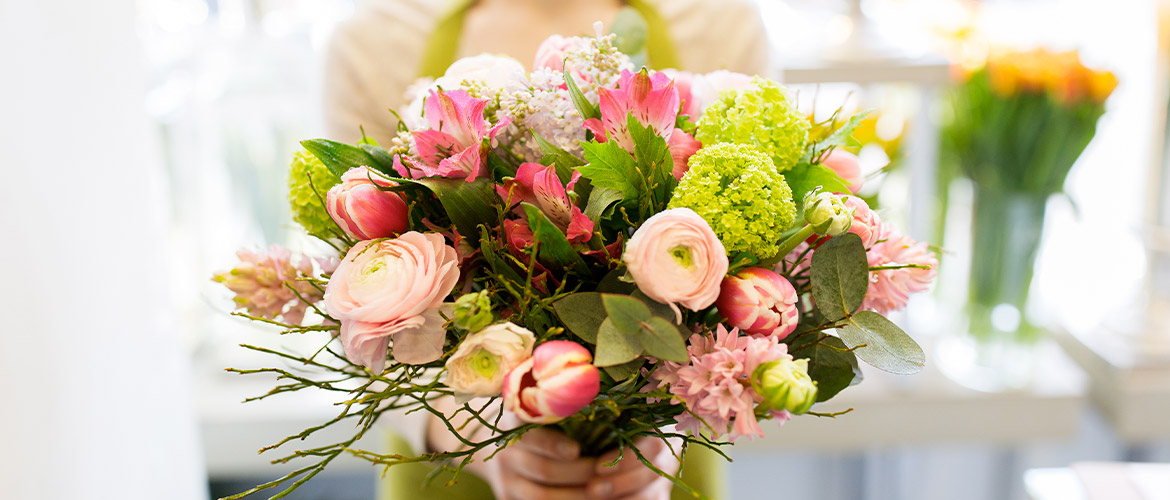 Histoire et origine des fleurs les plus populaires - Le marché aux fleurs Histoire et origine des fleurs les plus populaires - Le marché aux fleurs